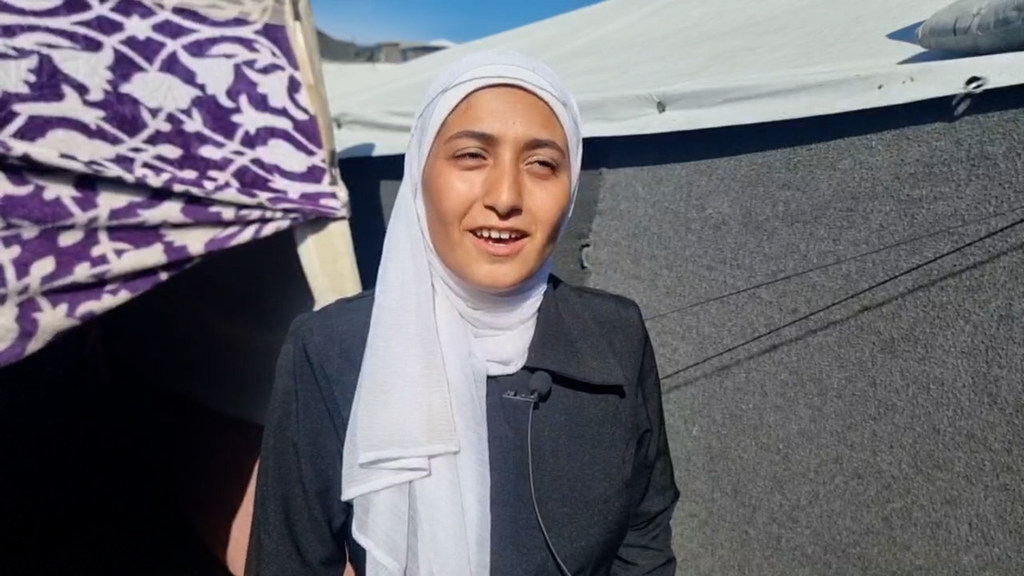 "لم يتبق إلا أن يبتلعنا البحر"، نازحو غزة في مواجهة البرد والأمطار وأمواج البحر | أخبار الأمم ...